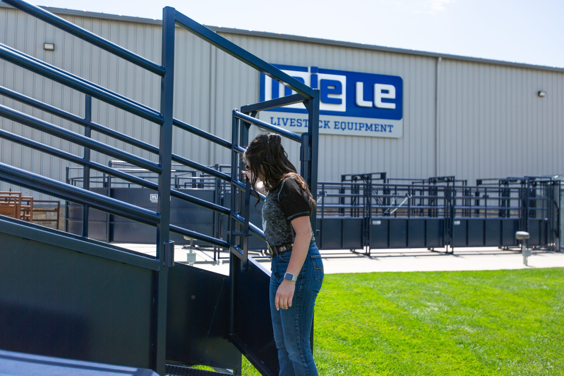 Elite Portable Load-out Chute - MJE Livestock Equipment