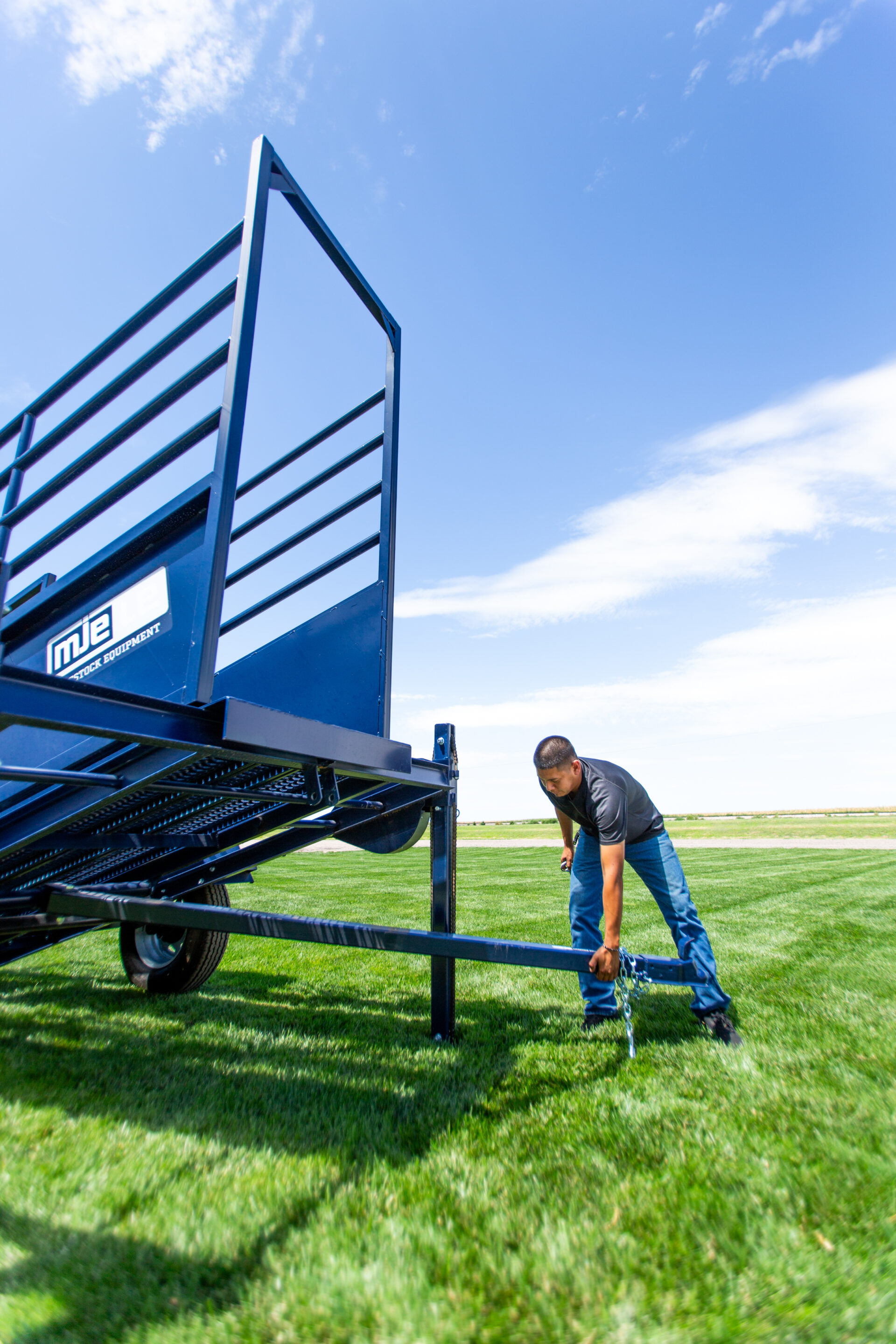 Elite Portable Load-out Chute - MJE Livestock Equipment
