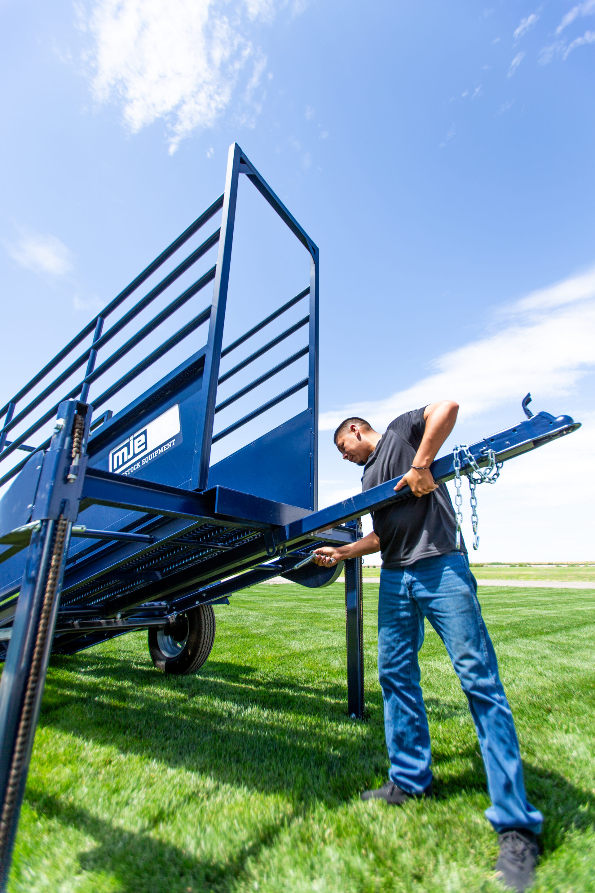 Elite Portable Load-out Chute - MJE Livestock Equipment