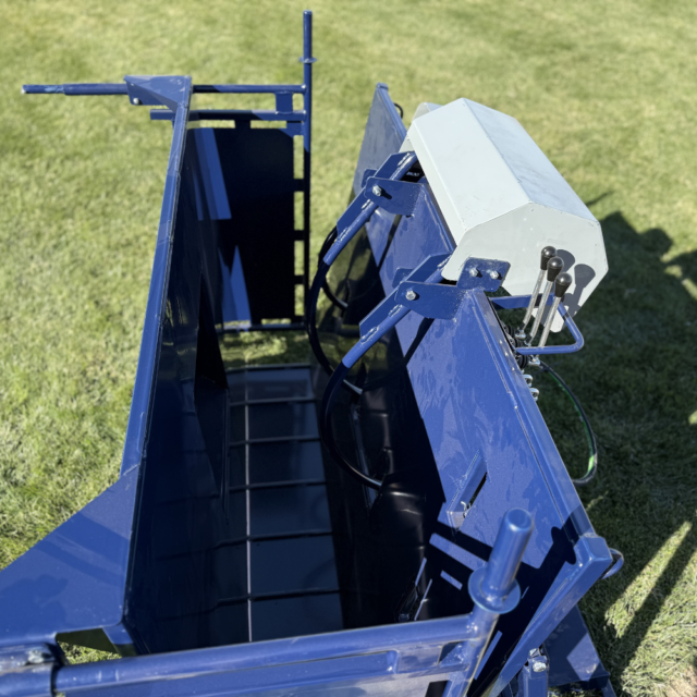 The Hydraulic Calf Table - MJE Livestock Equipment